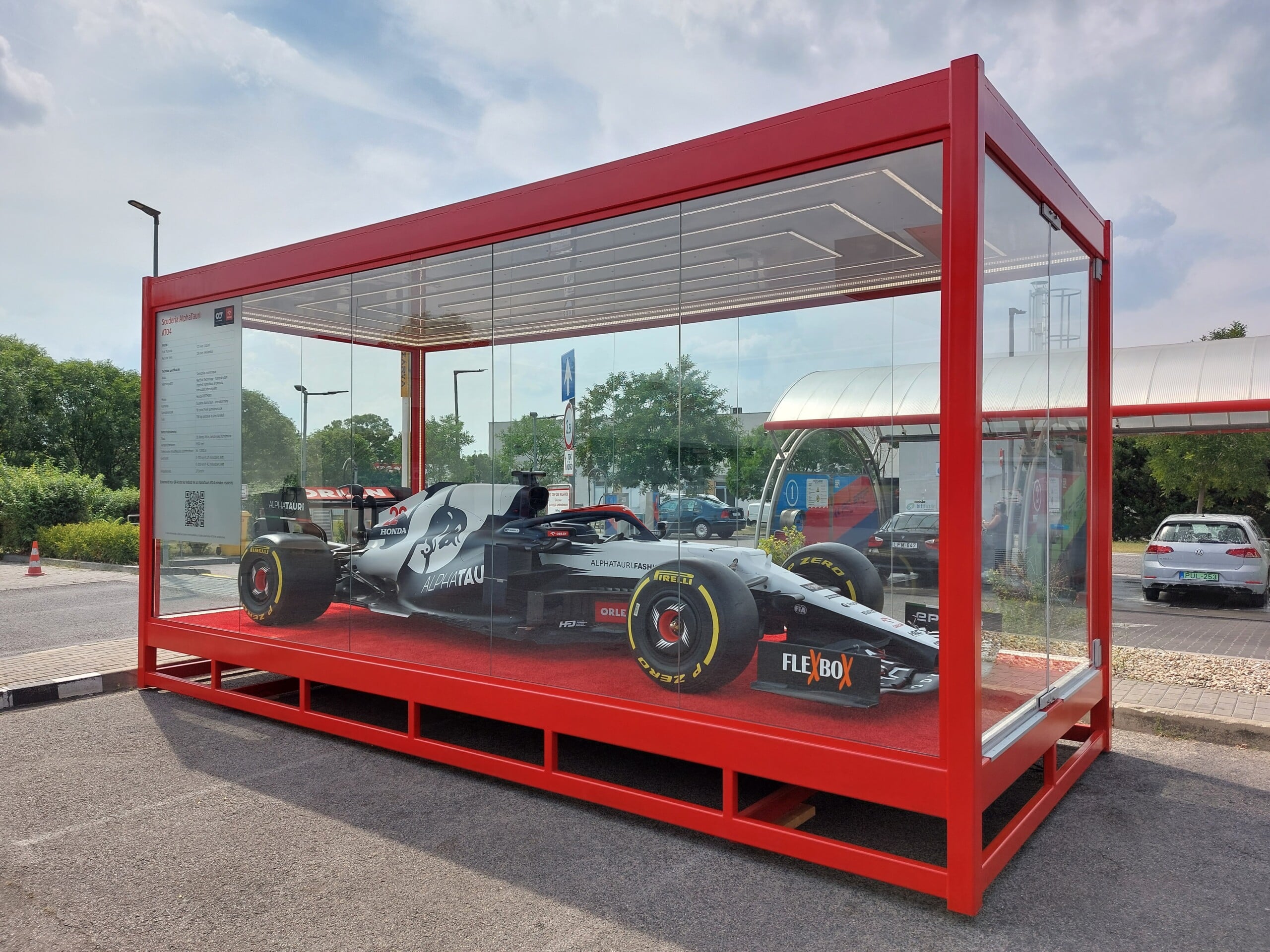 Bolid AlphaTauri rusza w tour promocyjny po stacjach ORLEN